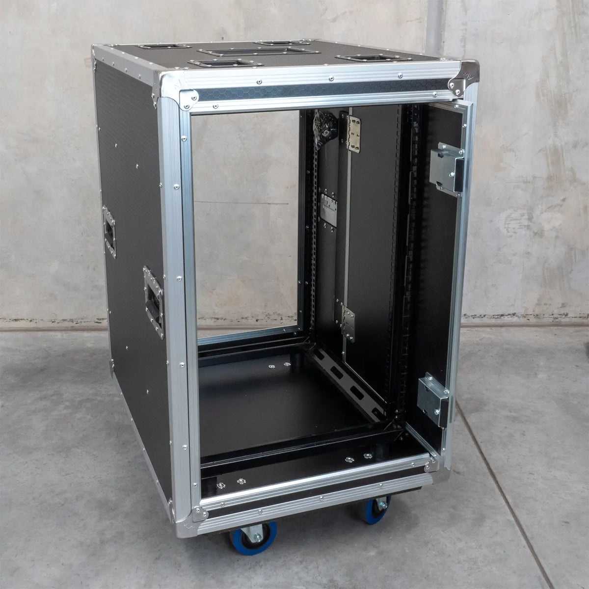 16RU Slam Rack Case, Pro Series – Titan AV